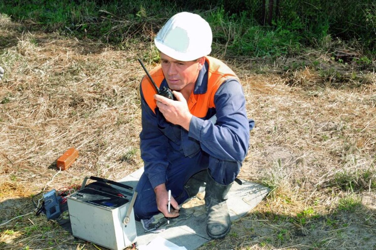 How Underground Utility Locators Prevent Costly Damages